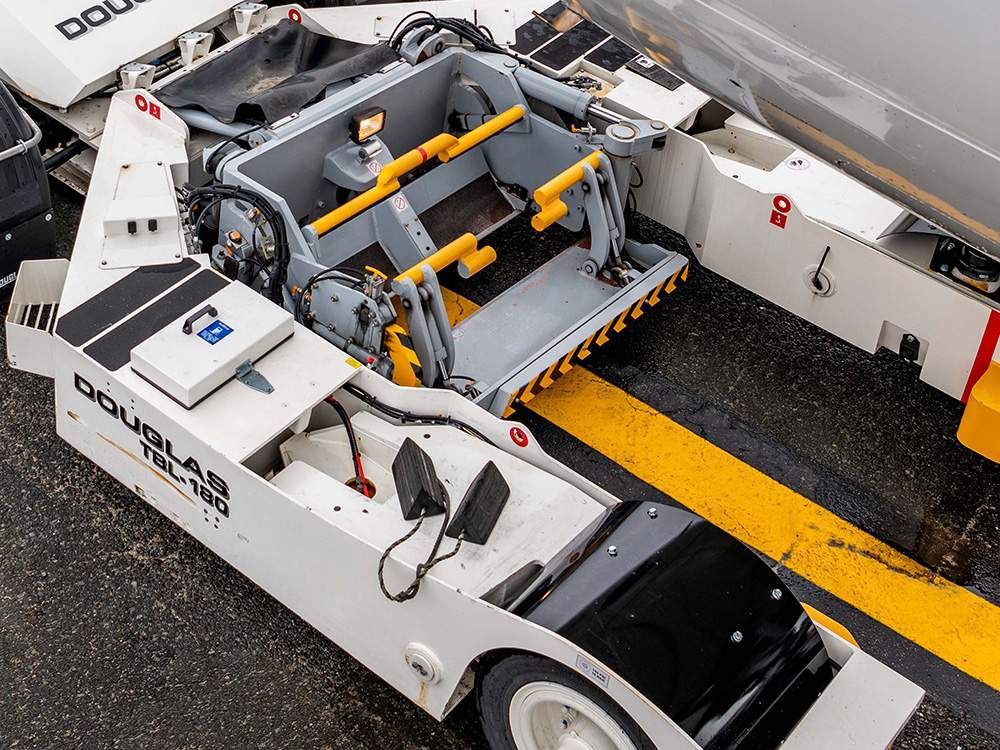 Douglas TBL-180 | Textron GSE